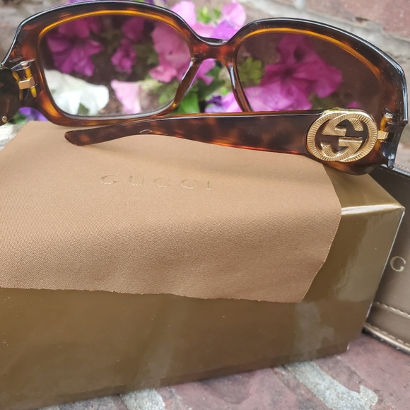 Gucci | Accessories | Gucci Tortoise Print Wgold Logo Sunglasses | Poshmark